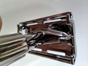 Parker 22R Review - An Affordable Interceptor Butterfly Razor