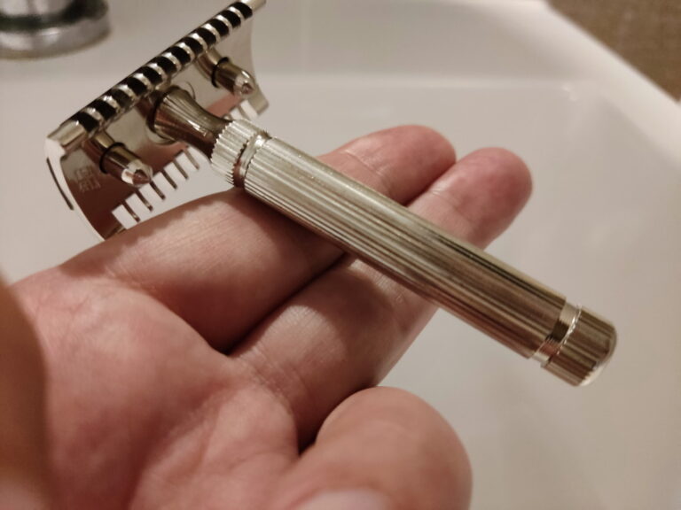 Fatip Piccolo (Open Comb) Razor Review - Small But Efficient