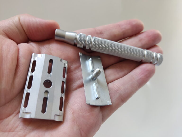 Feather AS-D2 Razor Review - Is It Worth The Praise it Gets and Price?