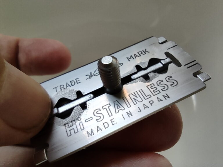 Feather AS-D2 Razor Review - Is It Worth The Praise it Gets and Price?