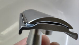 Feather AS-D2 Razor Review - Is It Worth The Praise it Gets and Price?