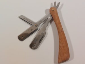 Shavette vs Straight Razor - The Differences & Comparison: Which is ...