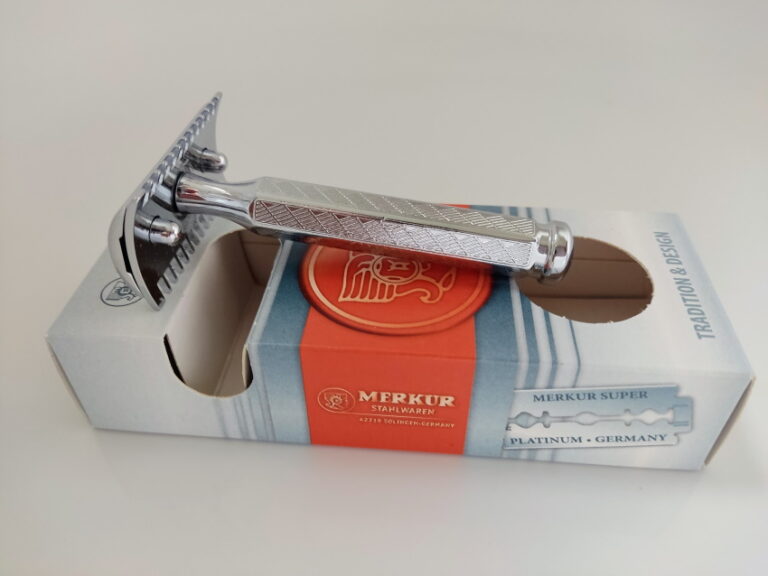 Merkur 41C Review - A Short Open Comb That's Attractive