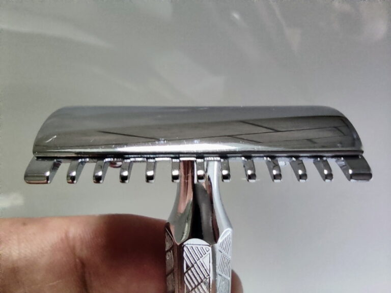 Merkur 41C Review - A Short Open Comb That's Attractive