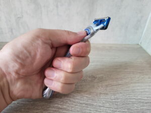 Gillette SkinGuard Review - Does It Help Sensitive Skin Type Gents?