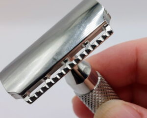 RazoRock SS Lupo 72 Review - Classy and Stylish DE Razor